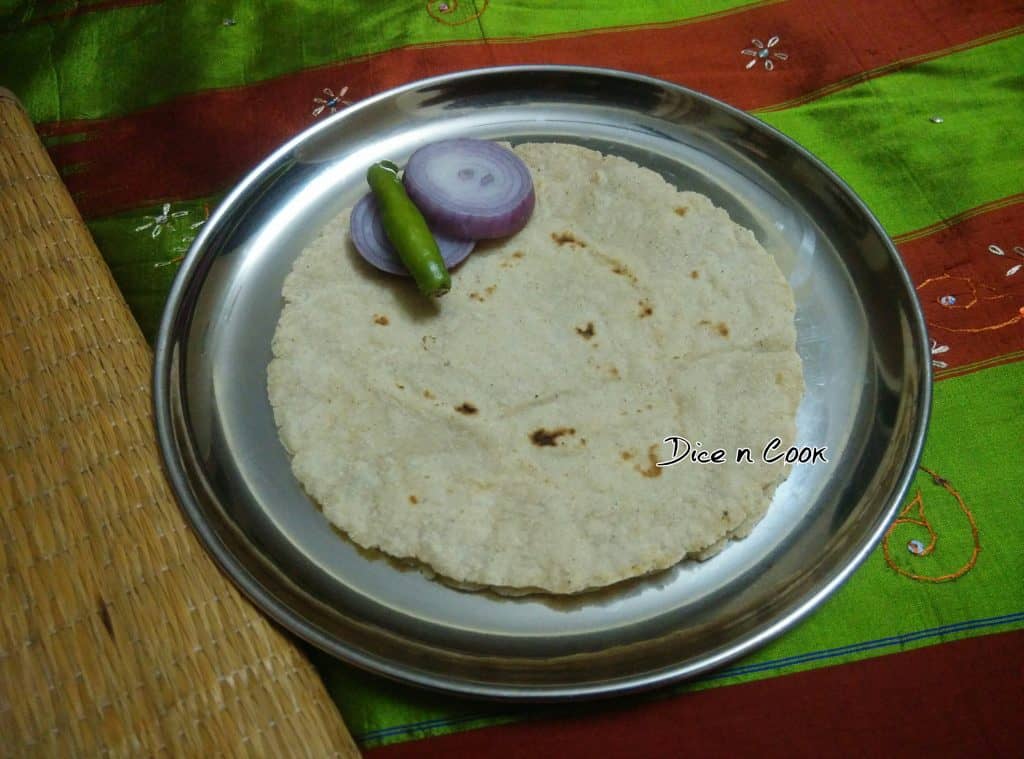 Jolada roti/ jowar bhakri - Dice n Cook